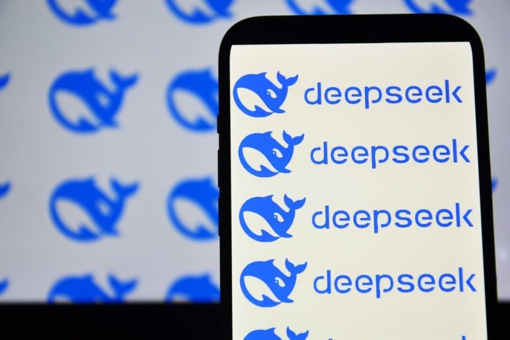 DeepSeek 2025 : un nouveau géant de l’IA face à OpenAI, Google ...